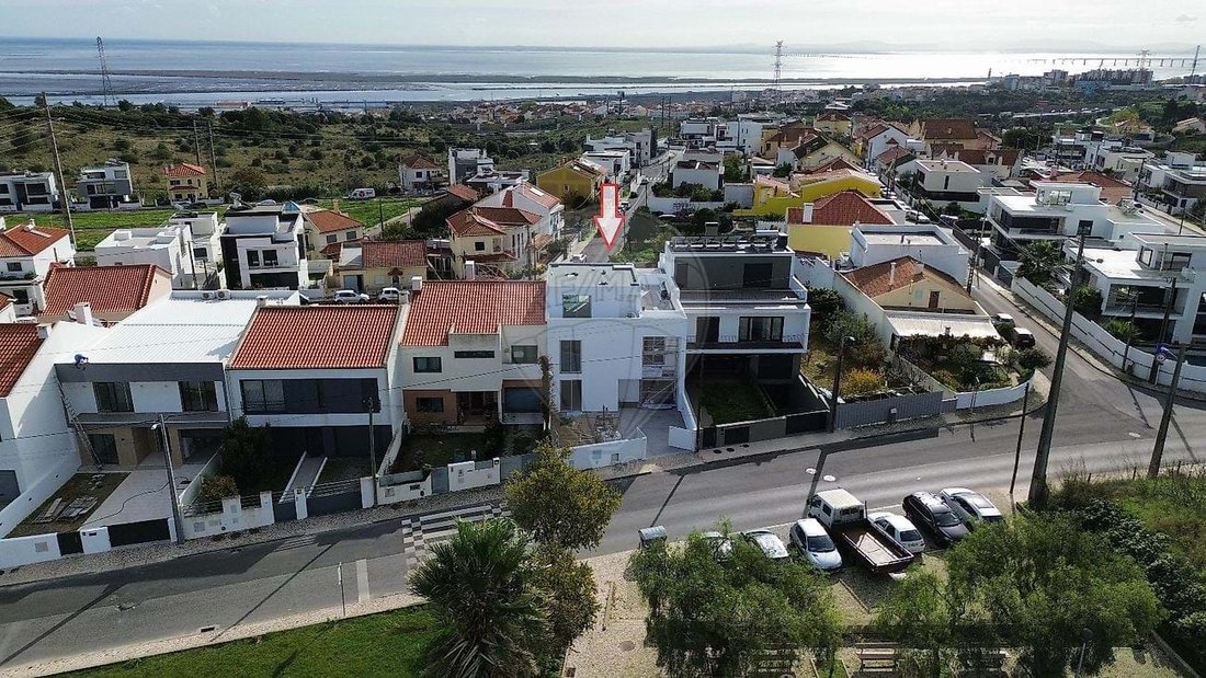 House With Pool And Riverfront View, In Santa Iria De Azoia, Lisbon ...