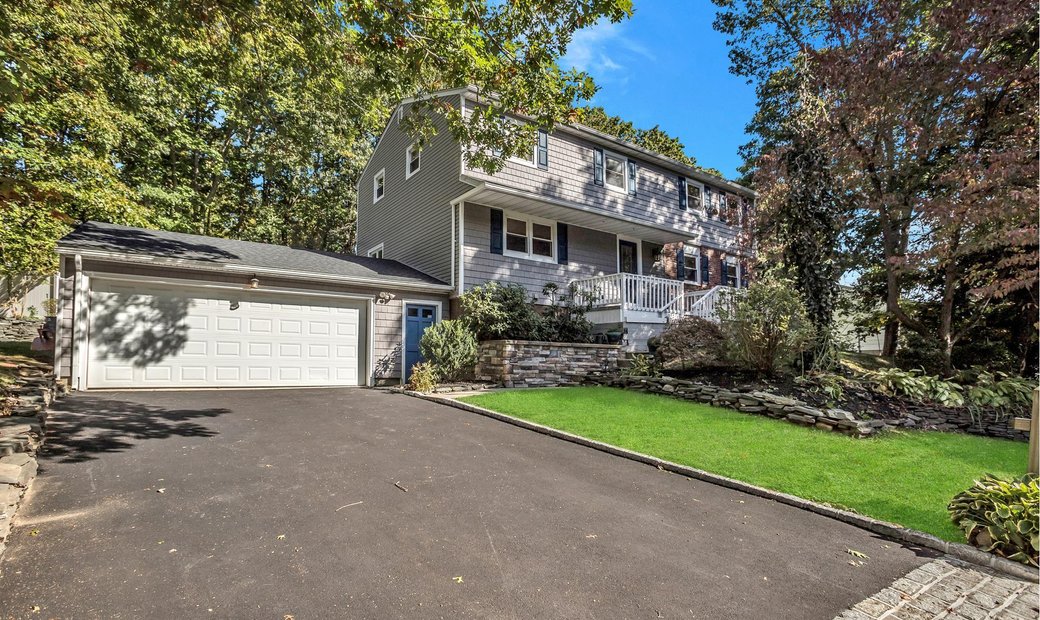 House Smithtown In Smithtown, New York, United States For Sale (14987271)