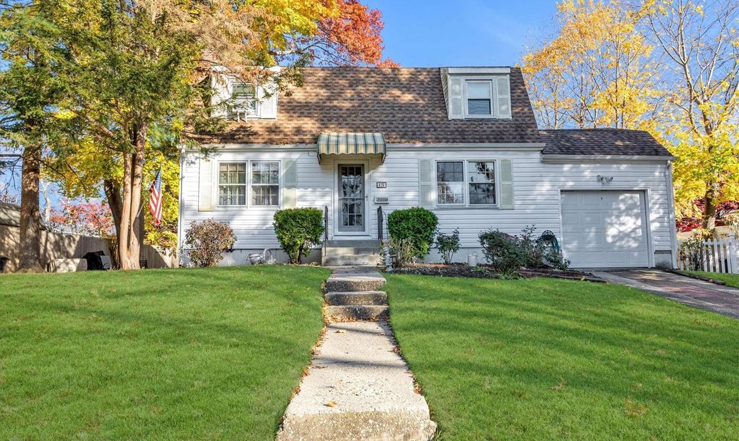 House Smithtown In Smithtown, New York, United States For Sale (14987391)