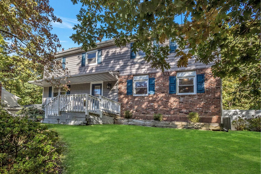 House Smithtown In Smithtown, New York, United States For Sale (14987271)
