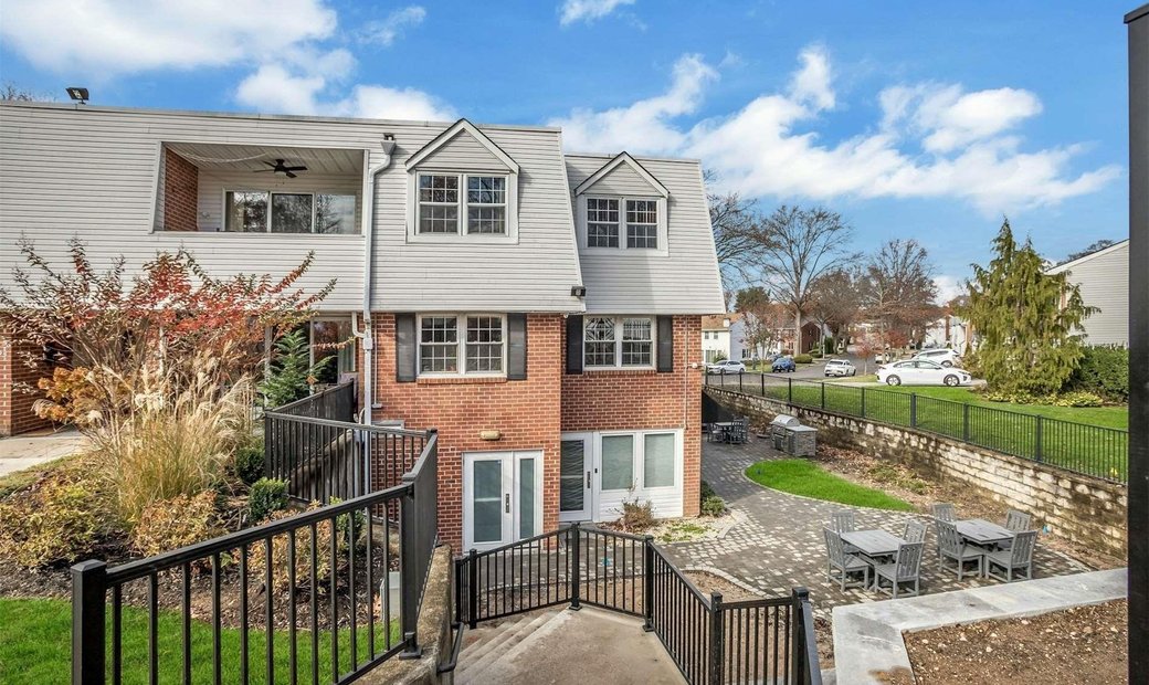 Condo Plainview In Plainview, New York, United States For Sale (14987482)