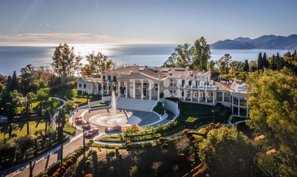 A Magnificent Venetian Palace For Sale In Cannes In Cannes, France Zu ...