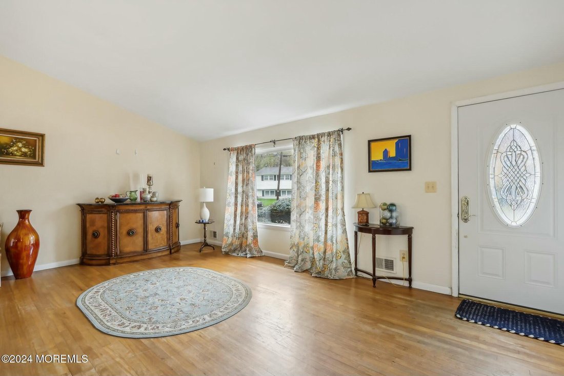 44 Dartmouth Drive In Hazlet, New Jersey, United States For Sale (14996670)
