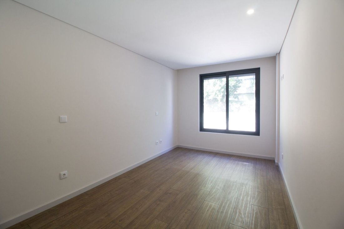 Porto Apartment In Porto, Porto District, Portugal For Sale (14995534)