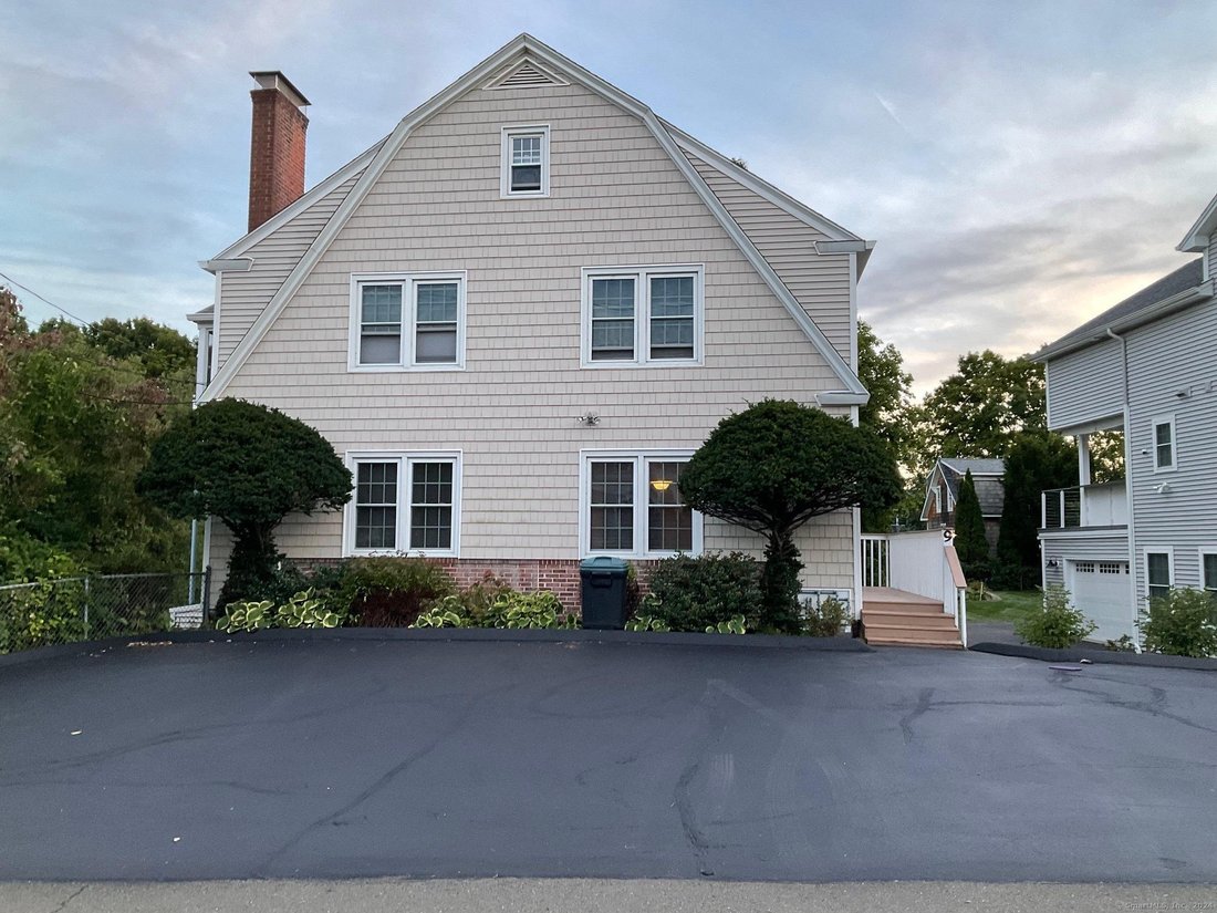 7 Bedrooms Multi Family (2 4 Units) In Branford, Connecticut, United ...