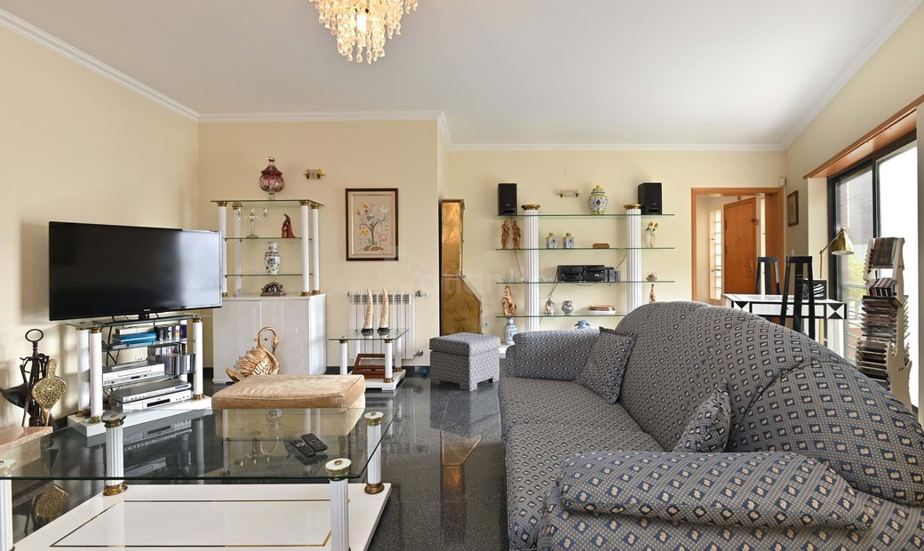 House In Pinheiro De Loures In Loures, Lisbon, Portugal For Sale (15001655)