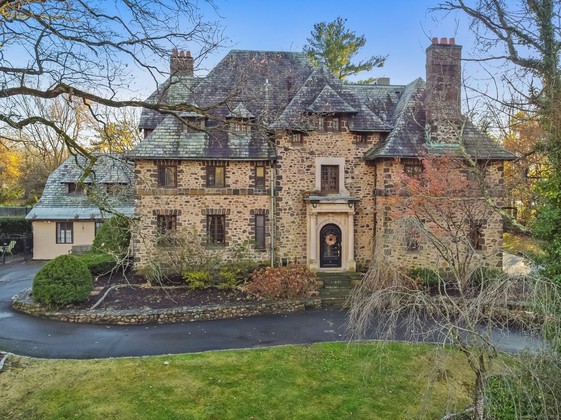 Stunning Tudor Mansion In A Prestigious In Hamden, Connecticut, United ...
