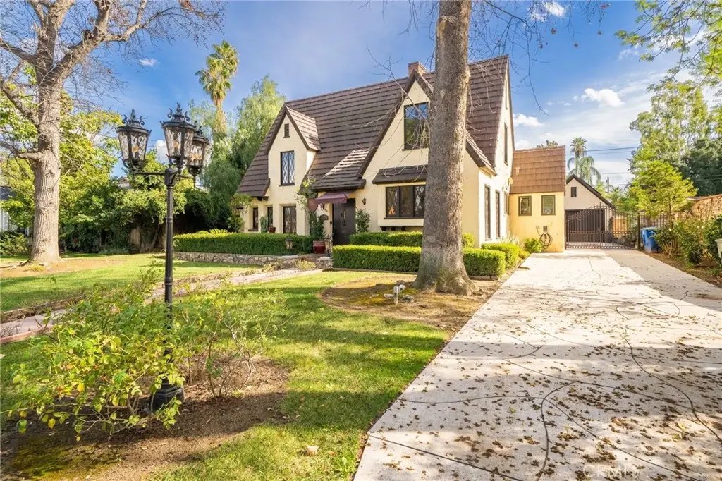 5 Bedrooms Single Family Detached In Riverside, California, United ...