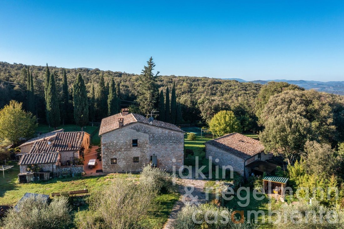 Stone Farmhouse With Pool And Annex Buildings In Monteriggioni, Tuscany ...