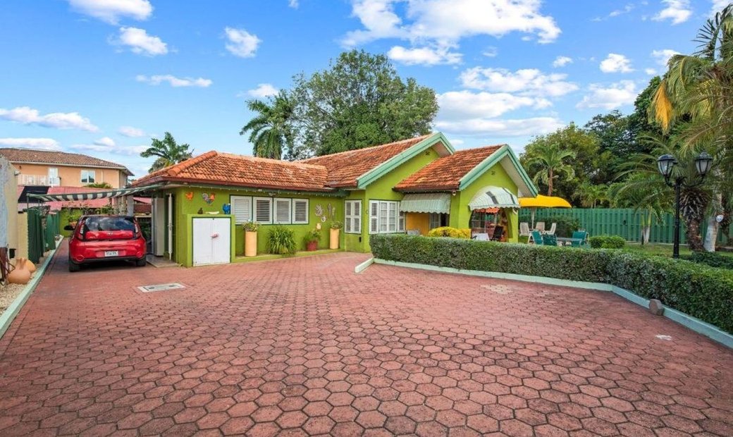 Centrally Located Tropical Home In The Beloved Mahaai In Willemstad ...