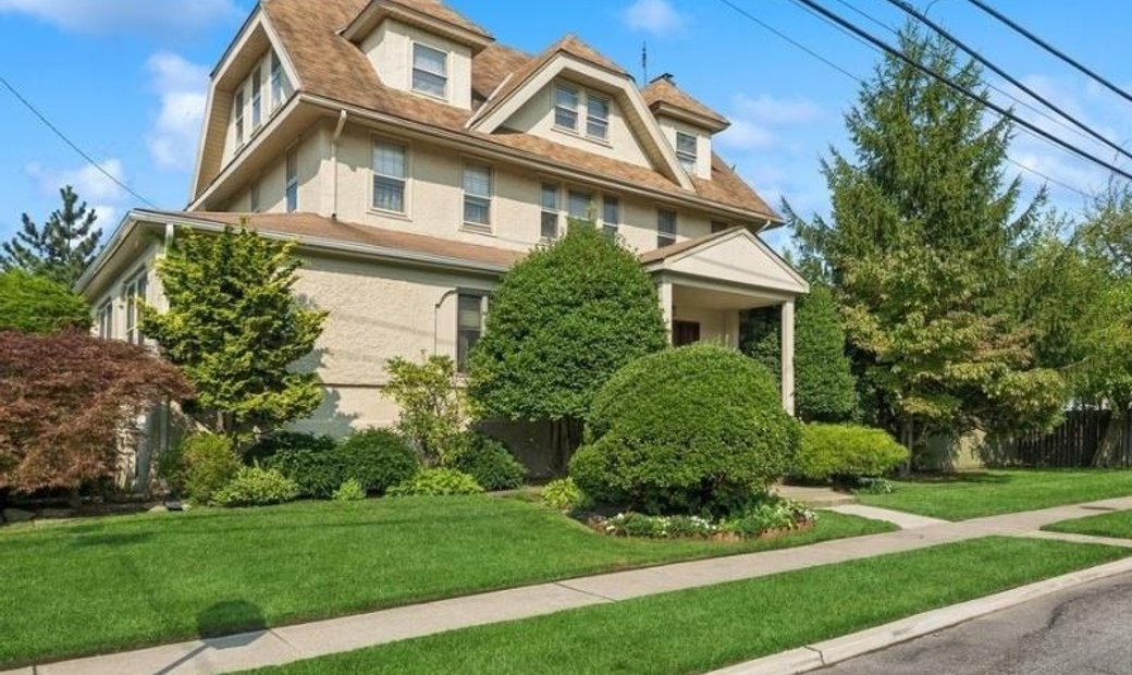 Gracious Sun Filled Colonial Home In Tulsa, New York, United States For ...