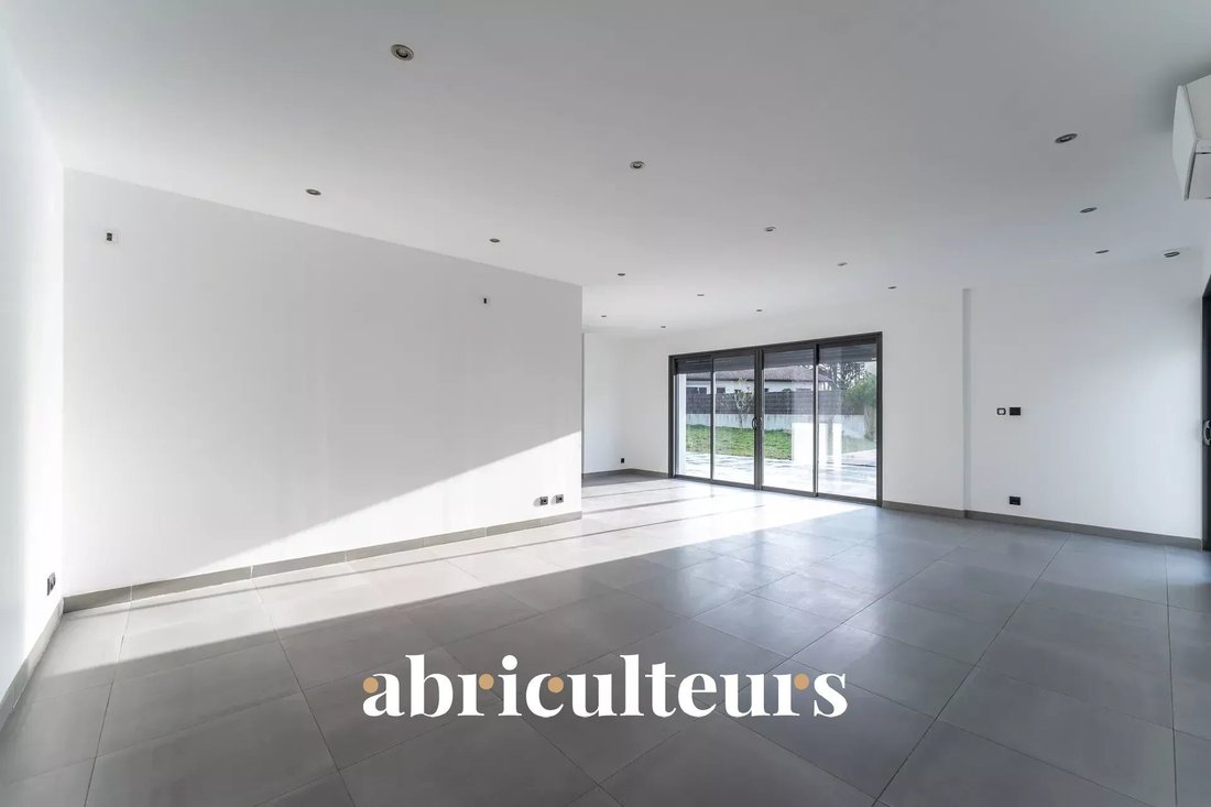 Loupes House In Loupes, Nouvelle Aquitaine, France For Sale (15024340)