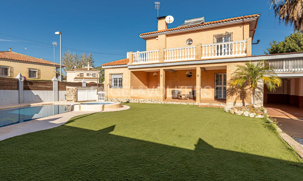 Cosy House With Garden And Swimming Pool, 15 In Montequinto, Andalusia ...
