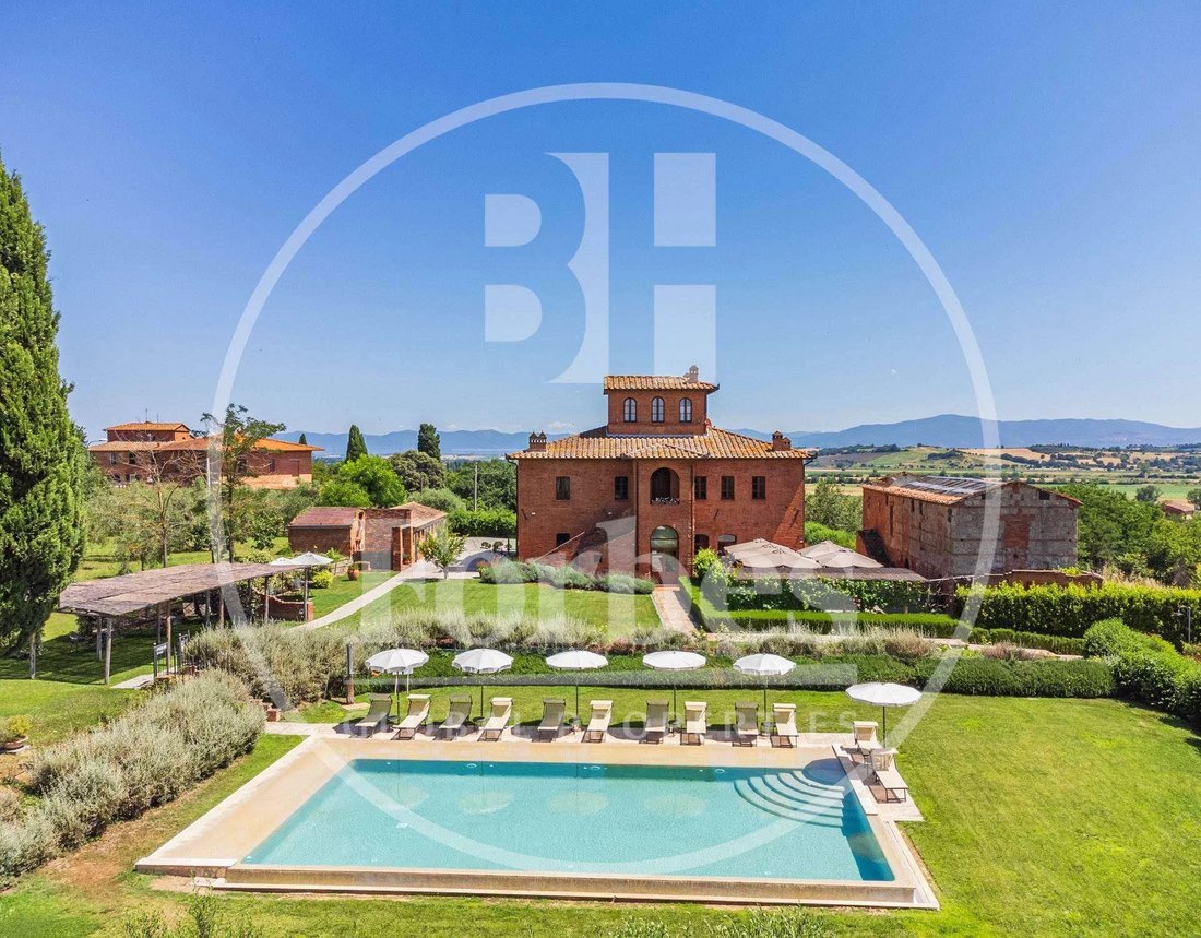 Elegant Leopoldina Villa For Sale In The Sienese In Bettolle, Tuscany ...