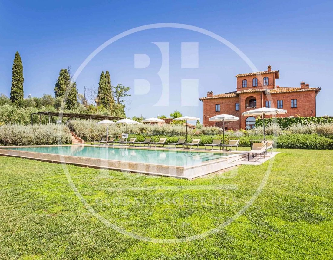 Elegant Leopoldina Villa For Sale In The Sienese In Bettolle, Tuscany ...