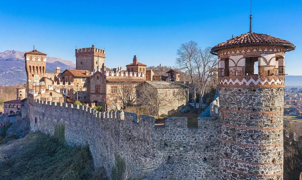 Historic Castle At The Foot Of The Alps In Pavone Canavese, Piedmont ...