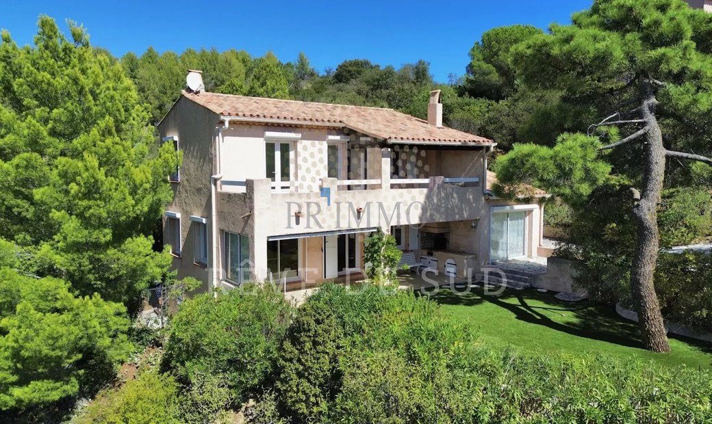 Sea View Villa In In Roquebrune Sur Argens, Provence Alpes Côte D'azur ...