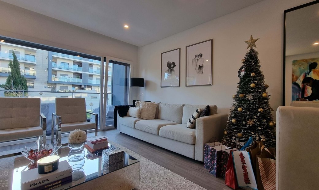 Modern 3 Bedrooms In The Prestigious Quinta De In Almada, Setubal ...