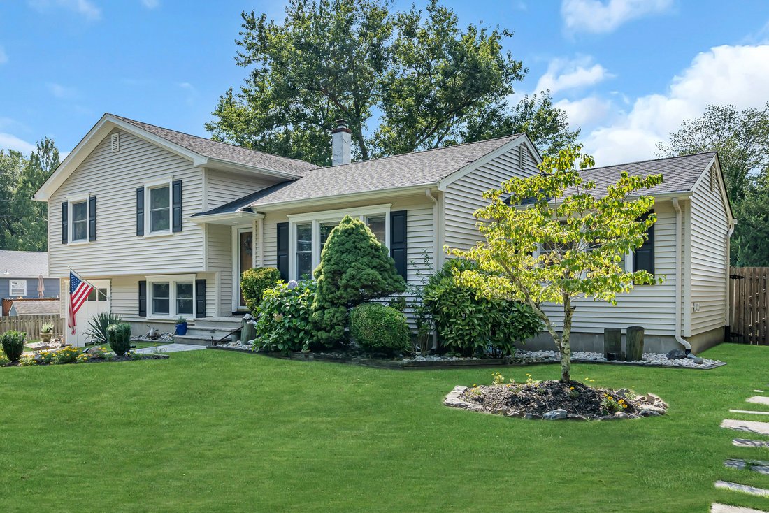 Beautifully Updated Split Level In Neptune Township, New Jersey, United ...