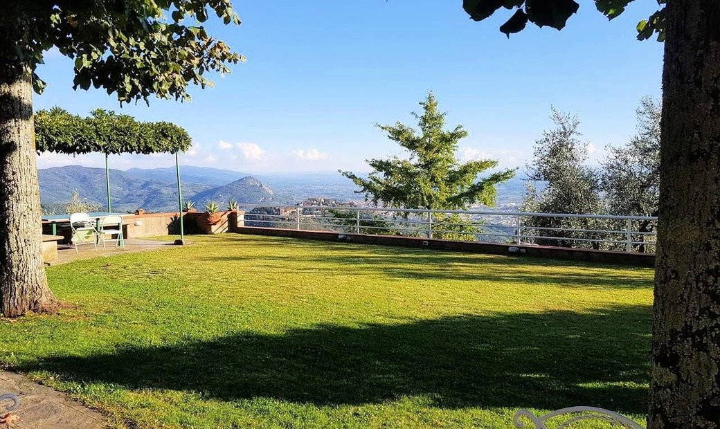 Villa In Stile Rustico Toscano Con Parco E In Montecatini Alto, Tuscany ...