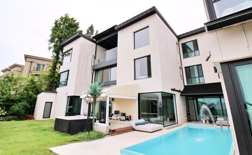Luxury river view houses for sale in Seoul, South Korea | JamesEdition