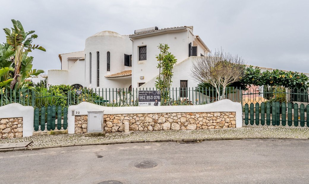 Spacious 5 Bedroom Villa For Sale In Vila Rosa In Portimão, Algarve ...