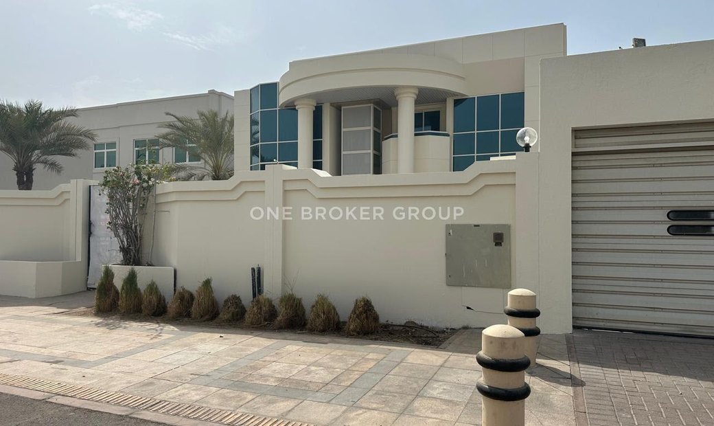 Prime Refurbished Showroom On Jumeirah In Dubai, Dubai, Emirati Arabi ...