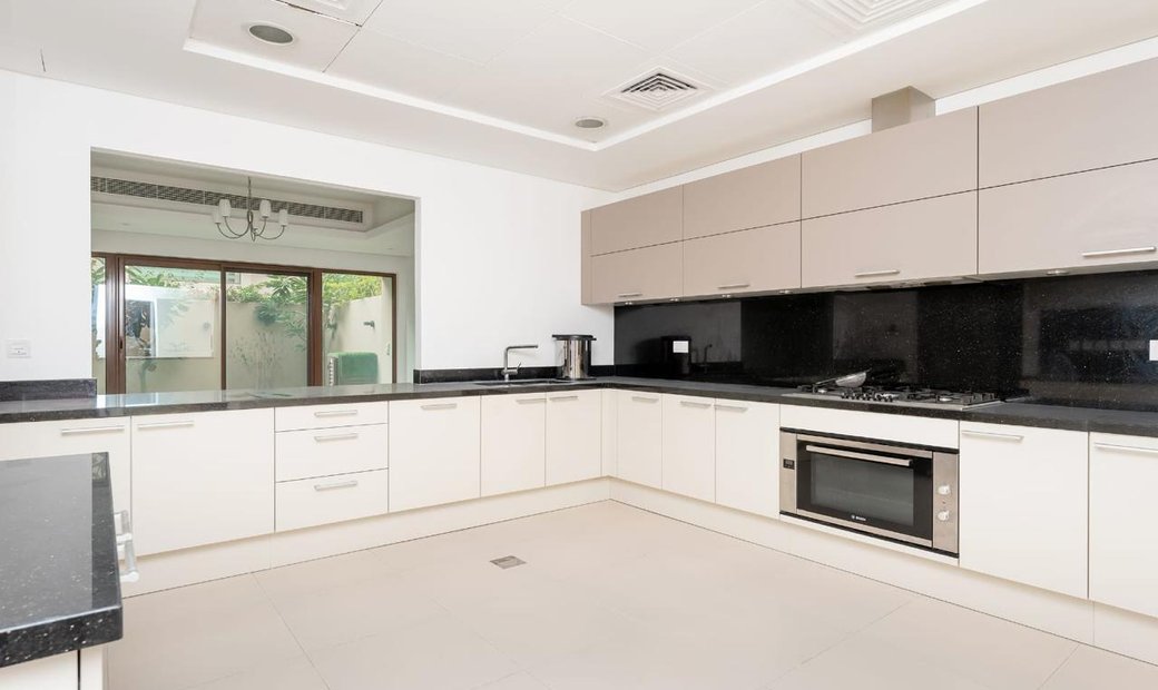 End Unit | Fully Fitted Kitchen | All Beds En Dubai, United Arab ...