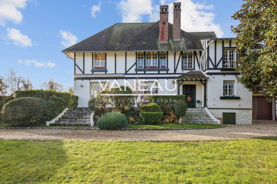 Beautiful, Bright House On The In Enghien Les Bains, île De France ...