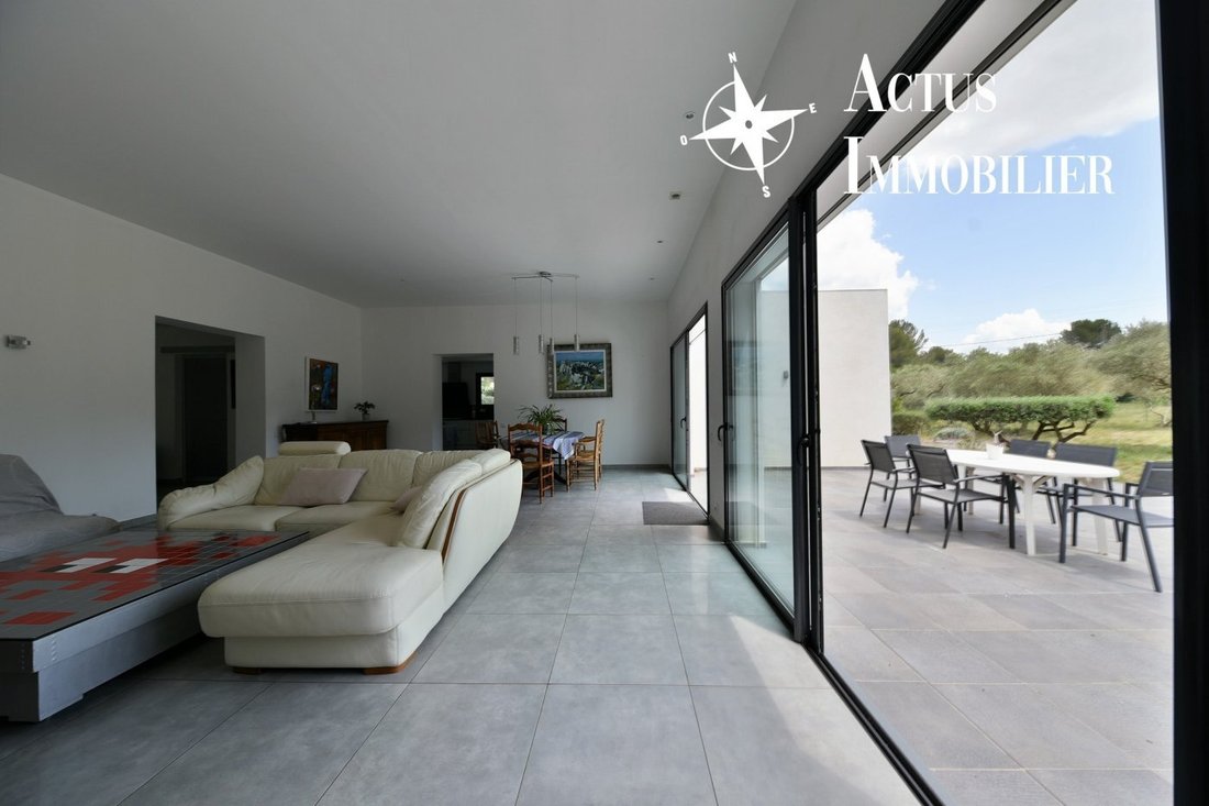 Large Single Storey In Lançon Provence, Provence Alpes Côte D'azur ...