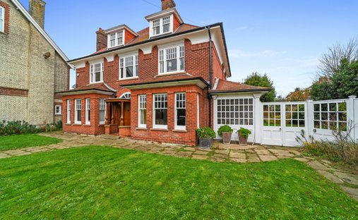 Luxe bord de mer maisons à vendre à Frinton-on-Sea, Angleterre, Royaume-Uni | JamesEdition