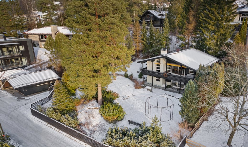 Freistehendes Haus In Hoher Und Freier Lage In Holmenkollen, Oslo ...