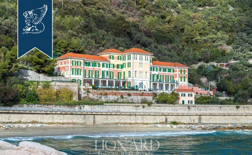 Luxe villas à vendre en Finale Marina, Finale Ligure, Ligurie dans le ...