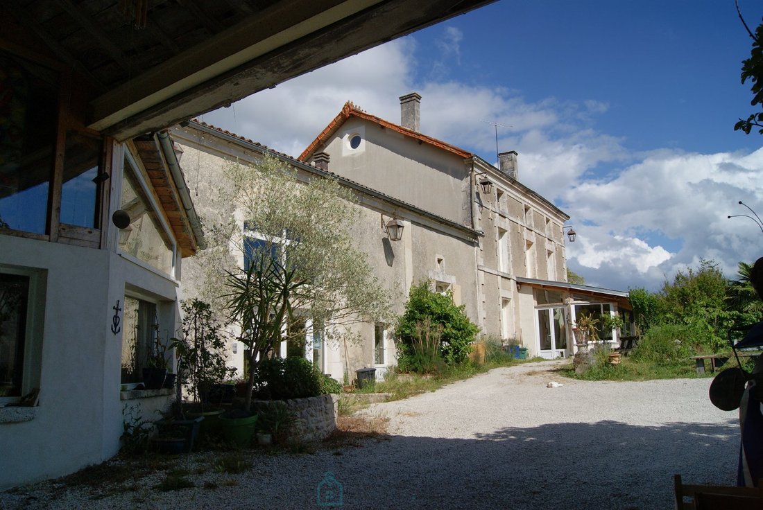 755 M2 Mansion, Barn And Annex In Genac Bignac, Nouvelle Aquitaine ...