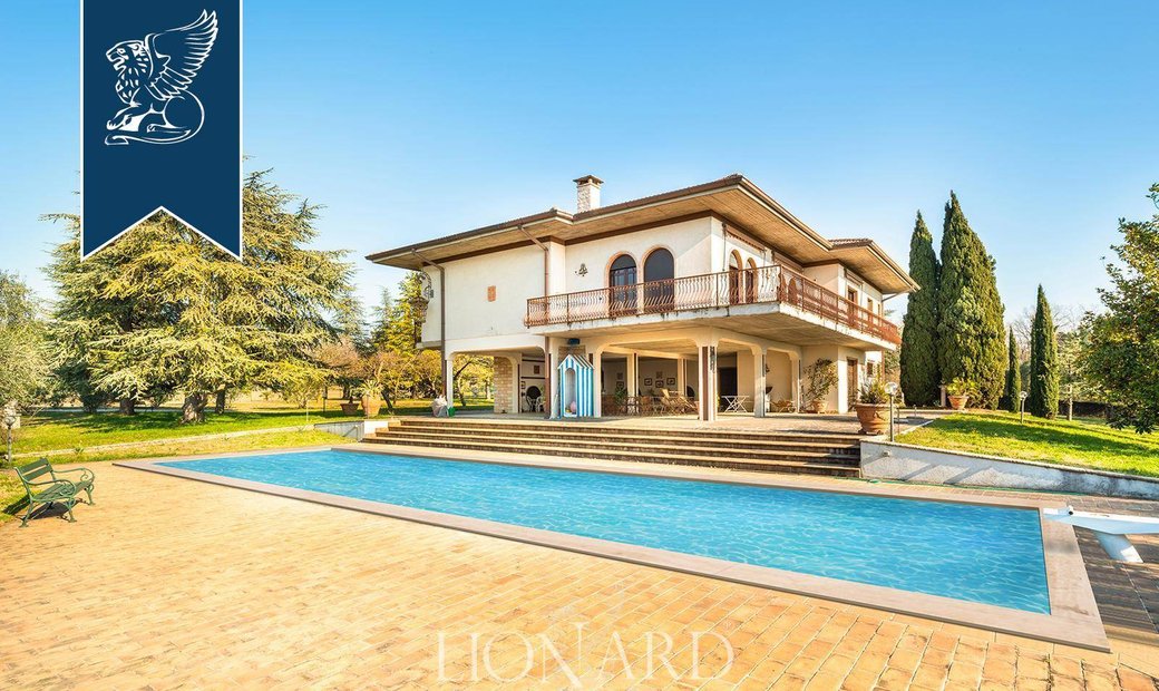 Stunning Property With A Big Park And Pool In In Verona, Veneto, Italy ...