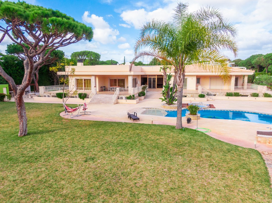 Classic 8 Bedroom Villa In Pinhal Velho, Vilamoura In Faro, Algarve ...