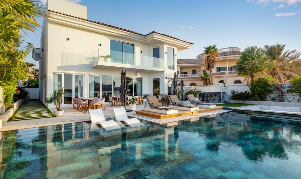 Lavish Palm Villa With Cinema And In Dubai, Dubai, United Arab Emirates ...