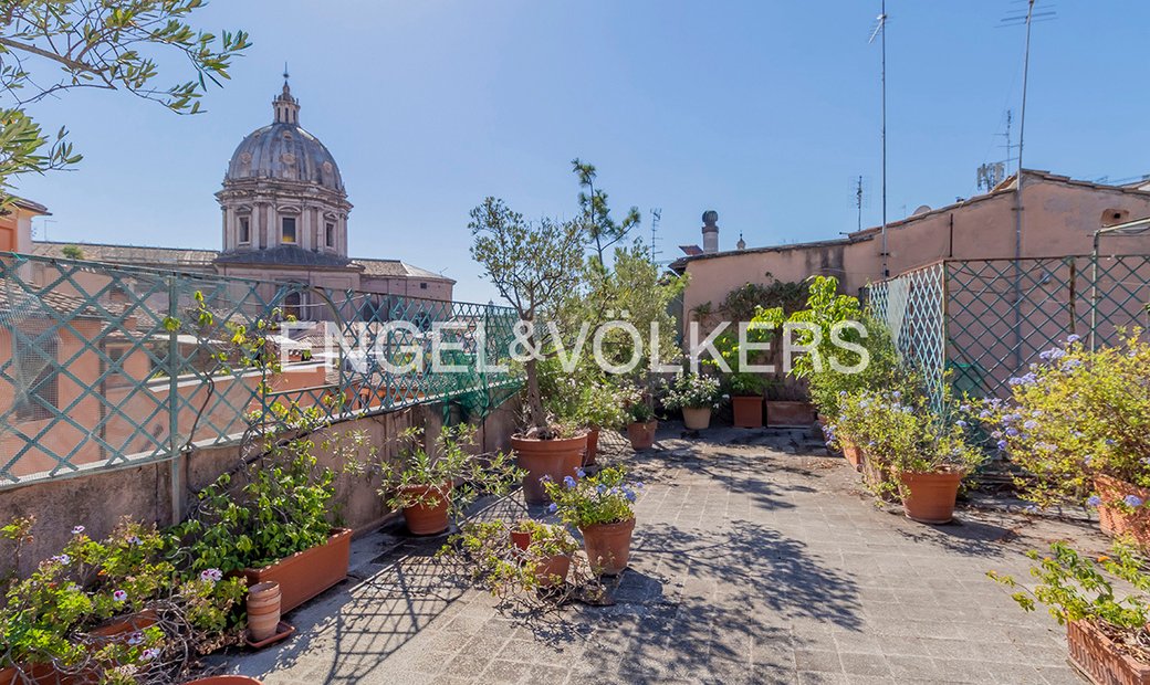 Penthouse With Large Terrace In The Heart Of The Historic In Rome ...