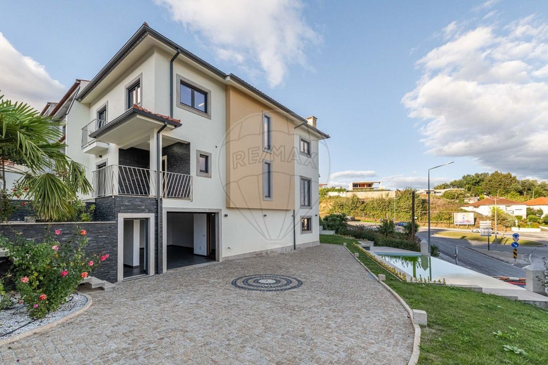 House T4 Sell Em Refojos De Basto, In Cabeceiras De Basto, Braga ...