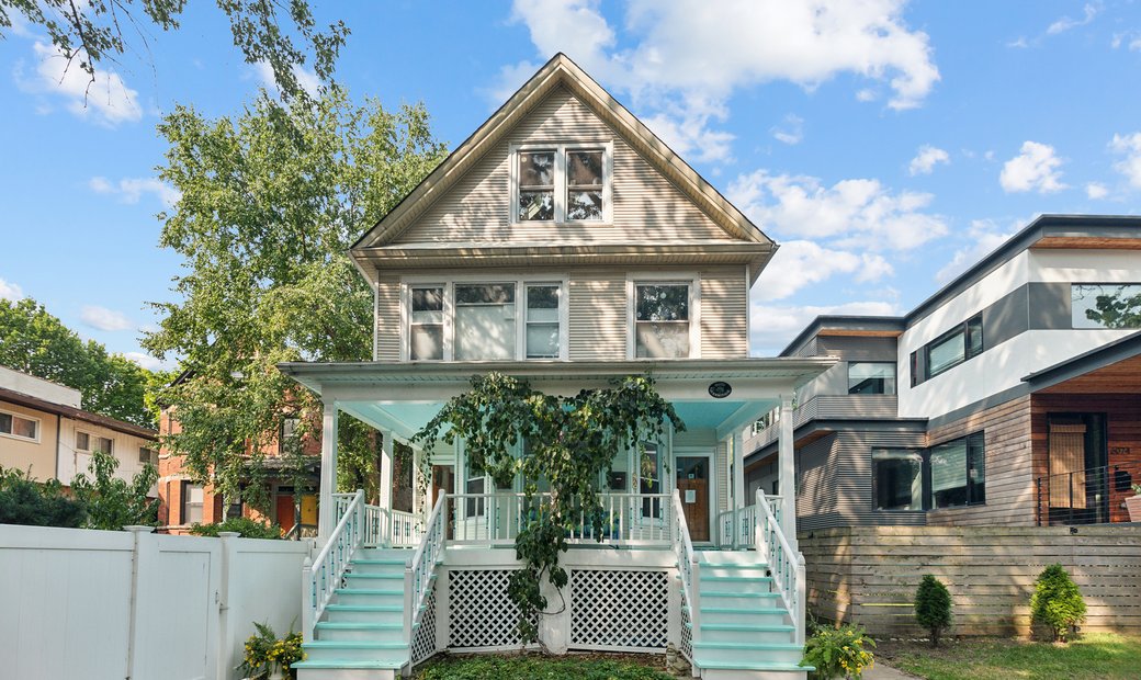 Prime Vintage Chicago Home On A Rare Double In Chicago, Illinois ...