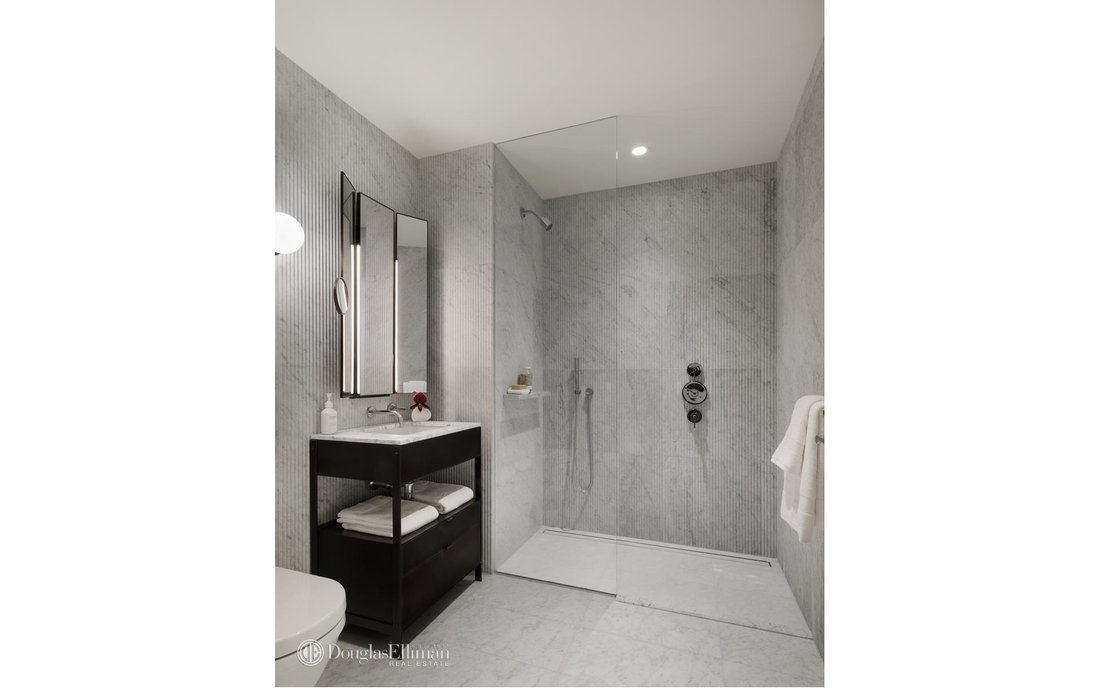 Condo New York In New York, New York, United States For Sale (15078252)