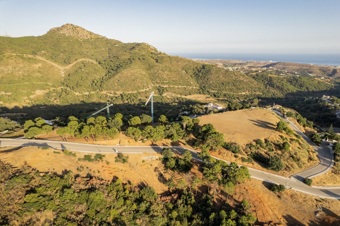 A Completely Flat Plot Of 16.839 M2, With In Benahavís, Andalusia ...