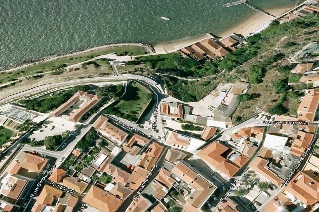 Refurbished 10 Bedroom Villa In The Historic In Almada, Setubal ...