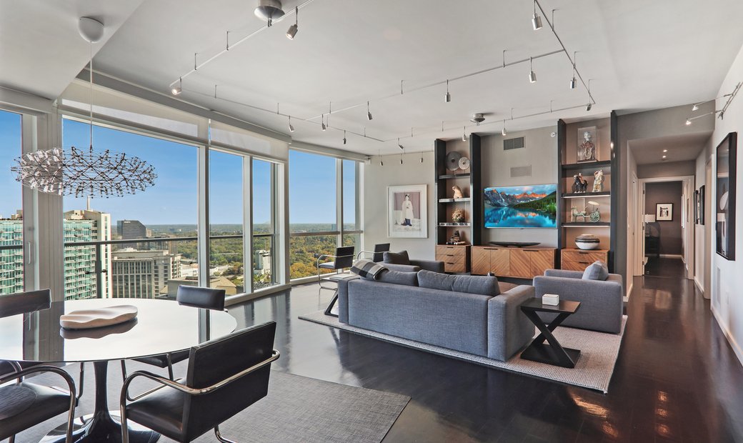 Stunning Renovated Penthouse Style Residence In Atlanta, Georgia ...