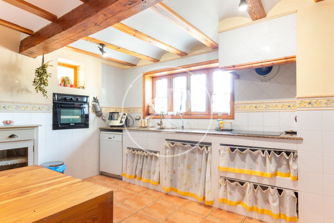 Utiel Farmhouse In Utiel, Valencian Community, Spain For Sale (15095329)