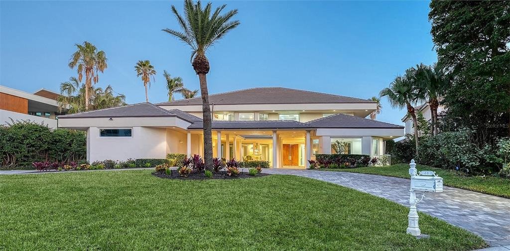 6 Bedrooms Single Family Detached In Longboat Key, Fl, United States ...