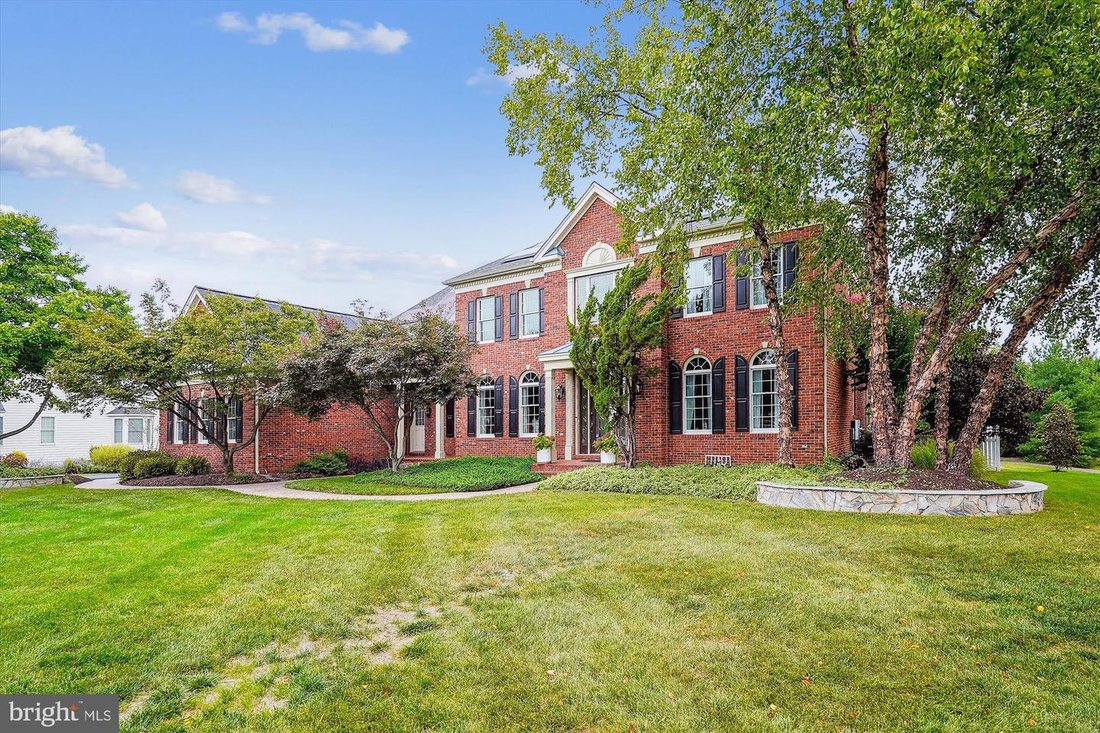 Stunning And Sustainable Residence In Ashburn, Virginia, United States ...