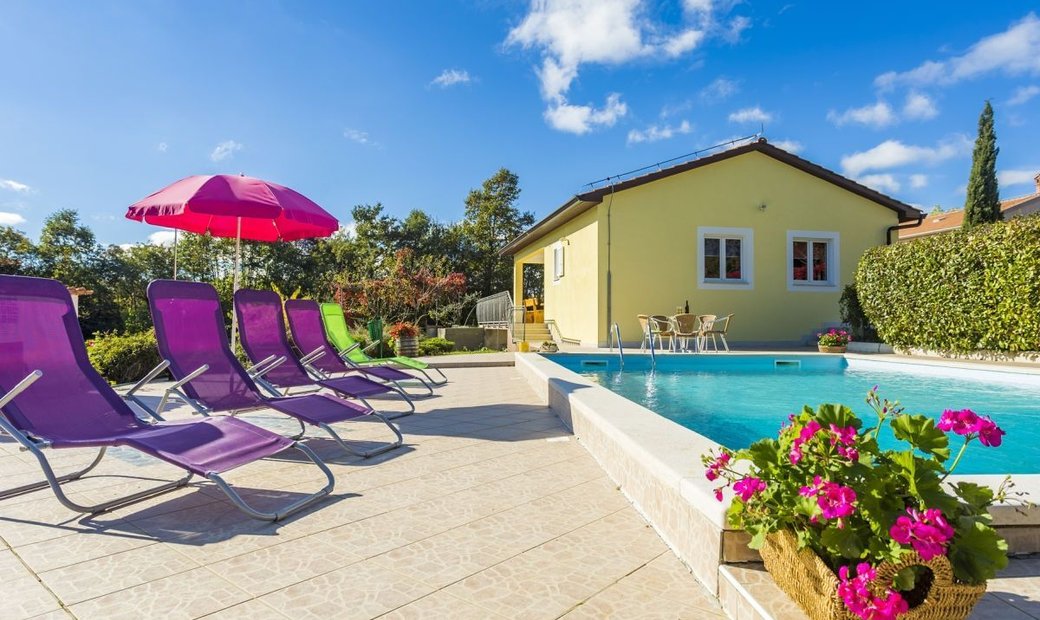 A Spacious Property With Three Buildings And In žminj, Istria County ...