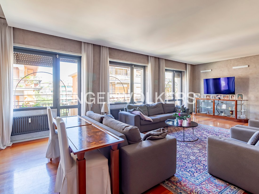 Large And Bright Representative Apartment In Bare In Rome, Lazio, Italy ...