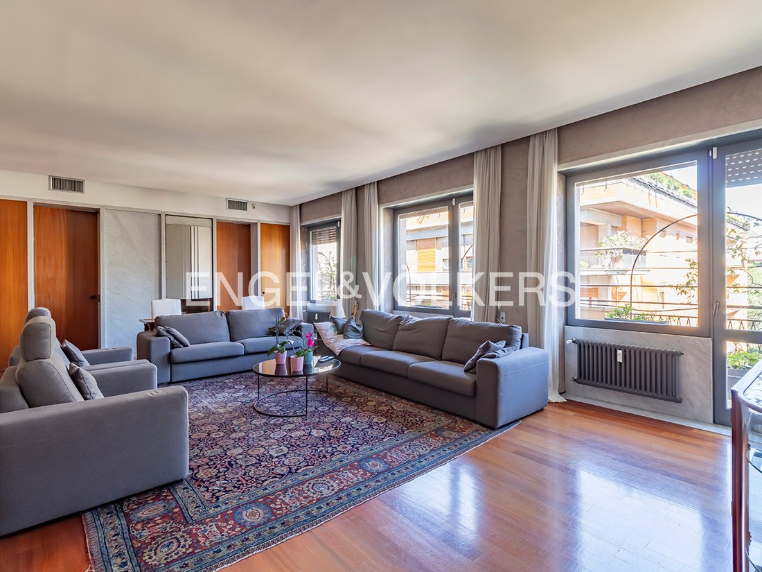 Large And Bright Representative Apartment In Bare In Rome, Lazio, Italy ...